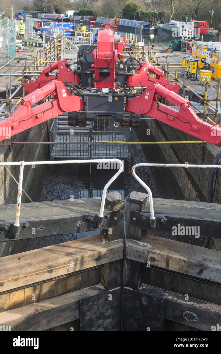 Canal & River Trust Carry out Gate Replacement Works at Lock 50 ...