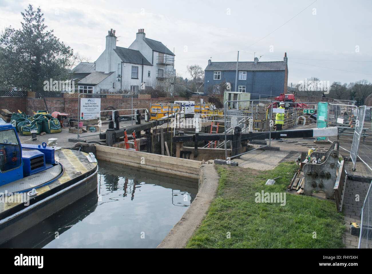 Canal & River Trust Carry out Gate Replacement Works at Lock 50 ...