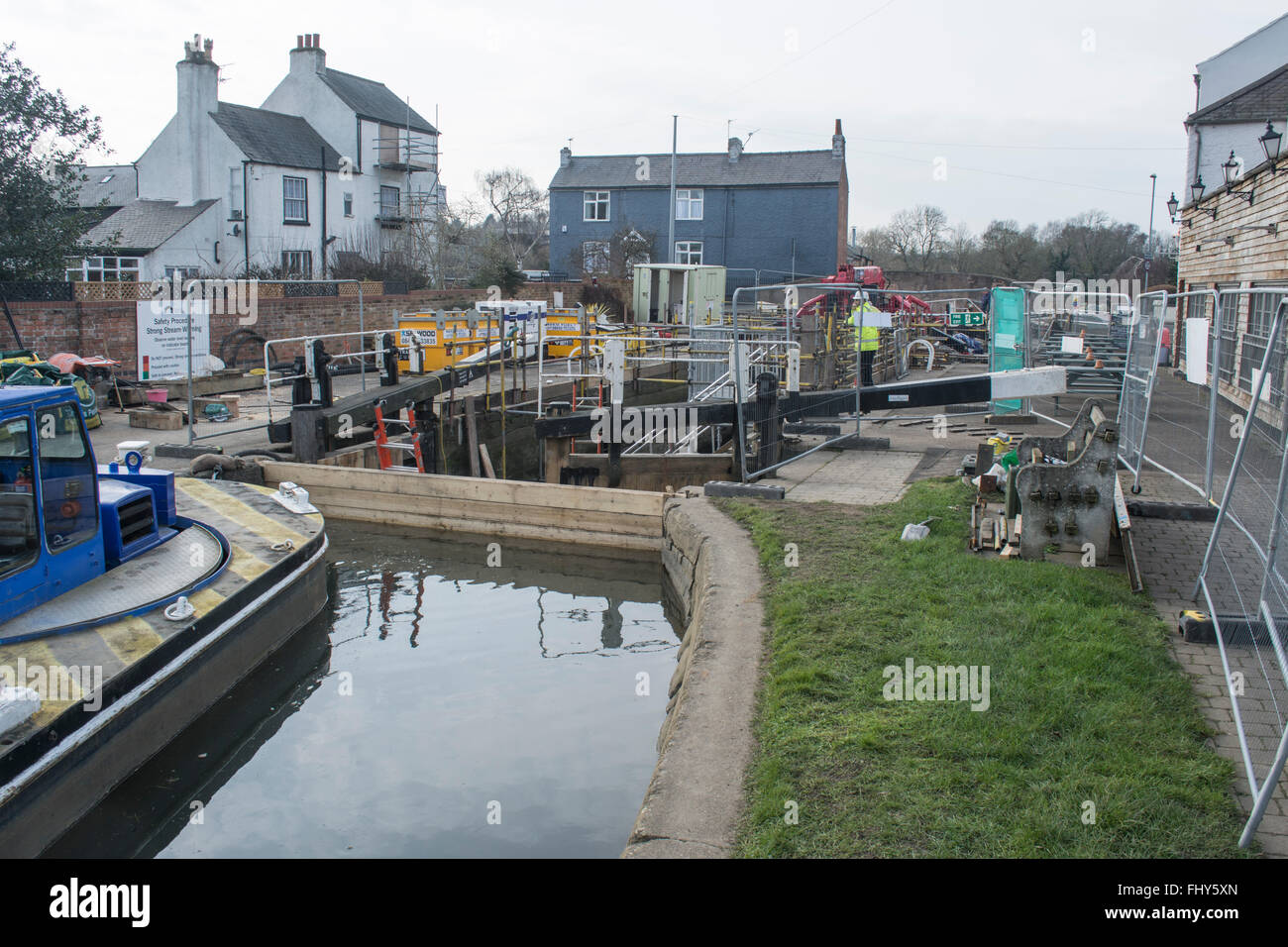 Canal & River Trust Carry out Gate Replacement Works at Lock 50 ...