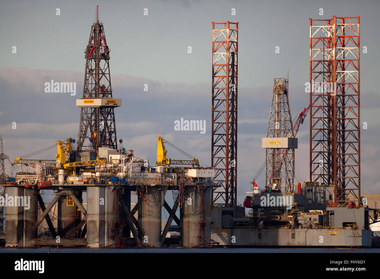 Drilling platform jack up rig hi-res stock photography and images - Alamy