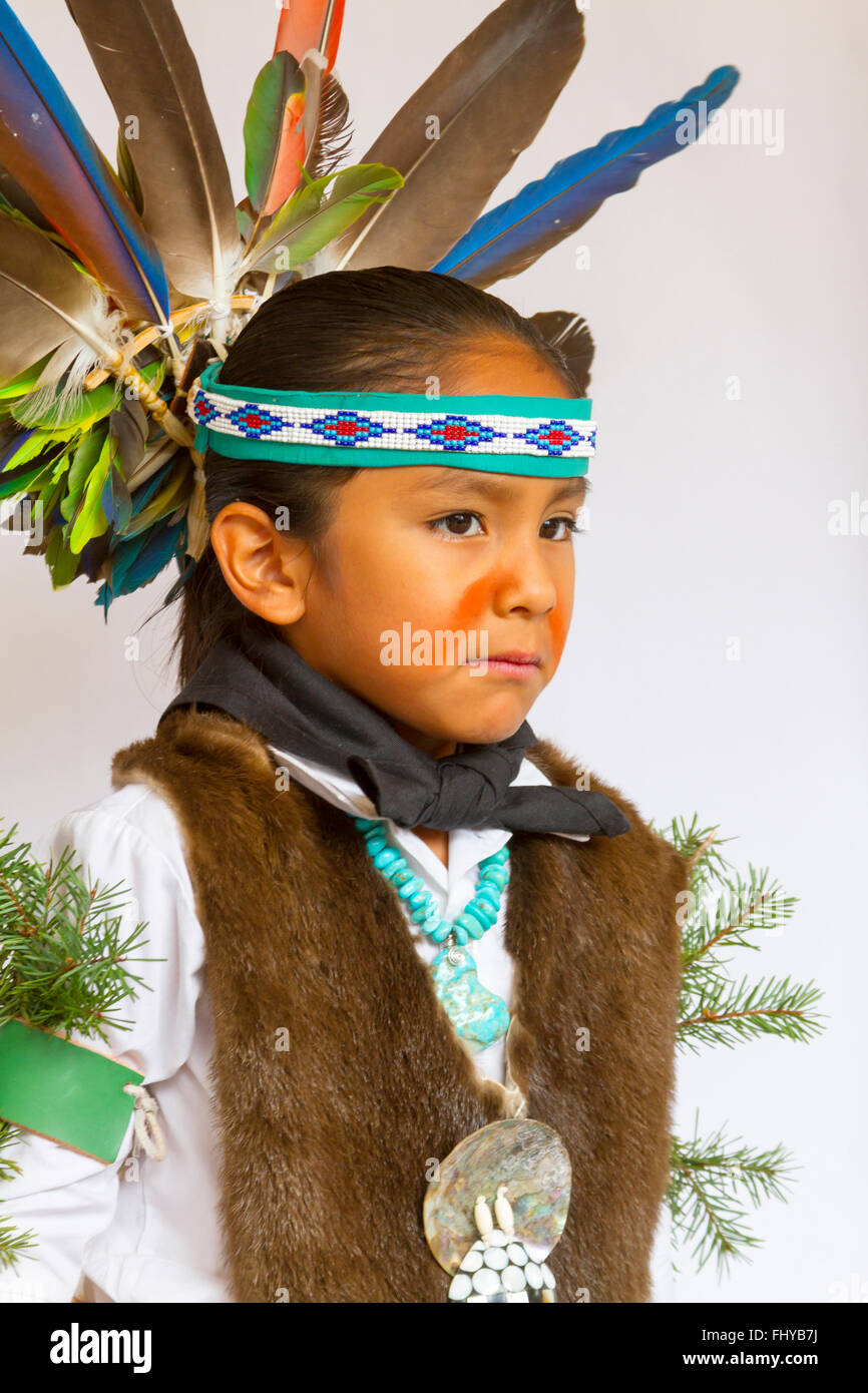 Santa Fe Indian Market Fashion show Native American New Mexico ...