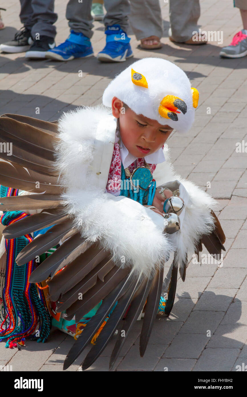 Santa Fe Indian Market Fashion show Native American Traditional Young ...