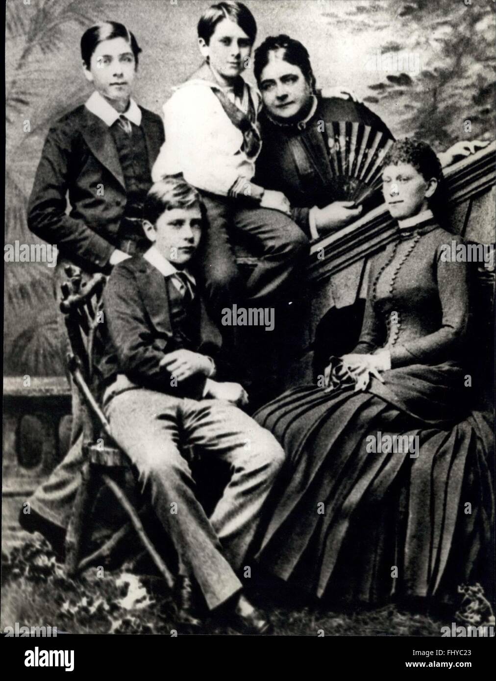 1901 - Princess Mary, Duchess of Teck & Her Children: From Right to ...