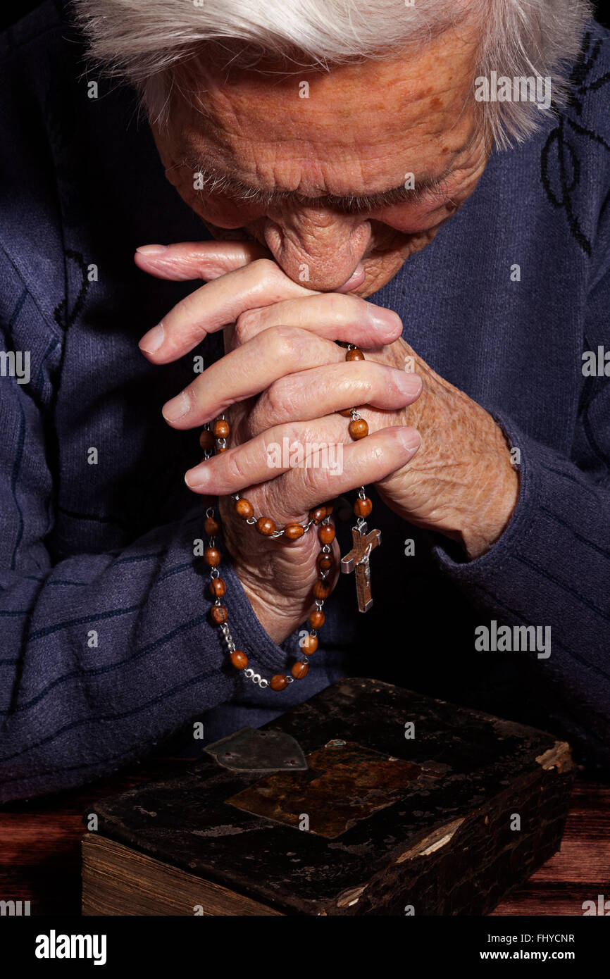 Grandmother praying. Old wrinkled beautiful woman praying with rosary ...