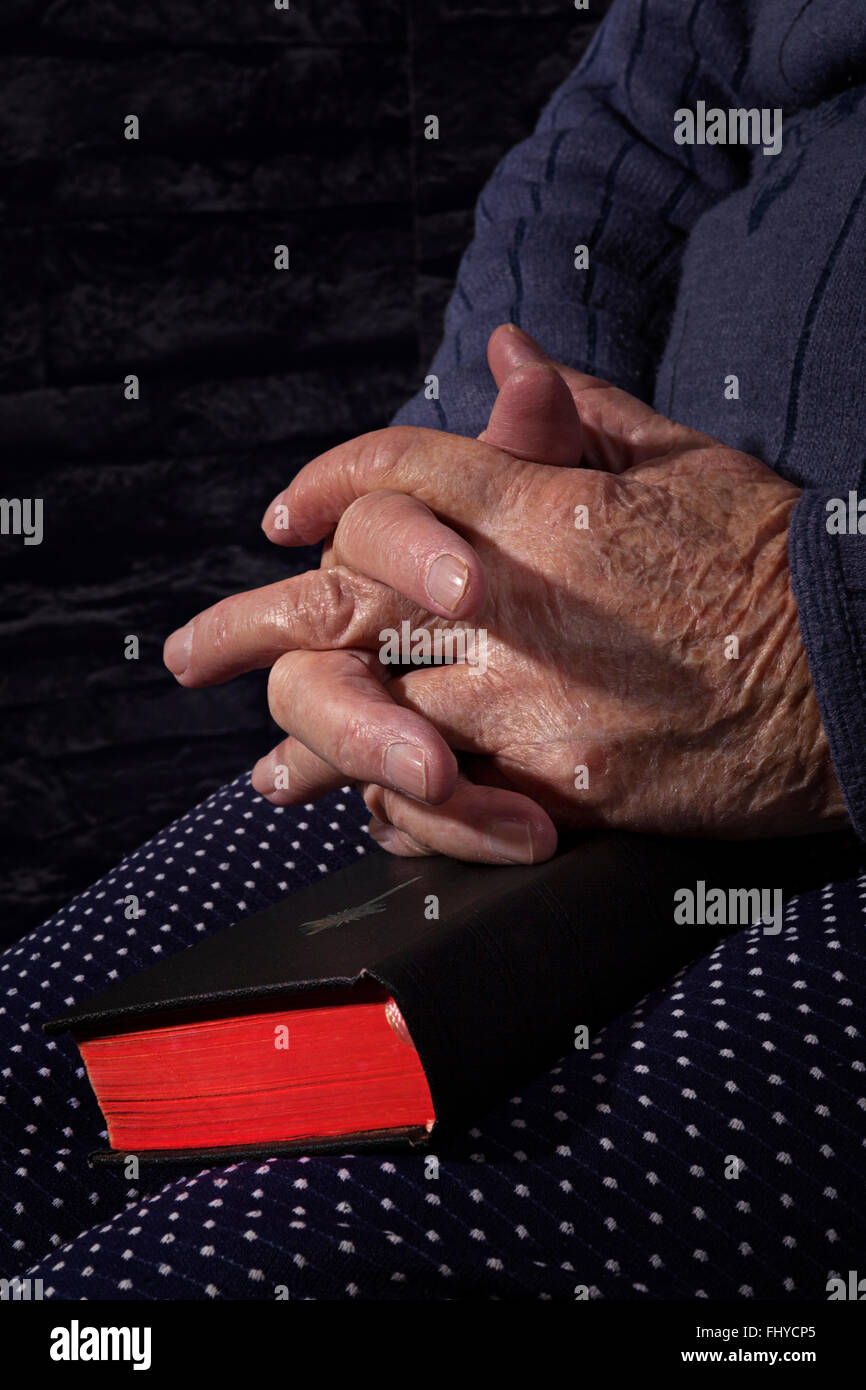 Grandmother praying. Old wrinkled beautiful woman praying with rosary ...