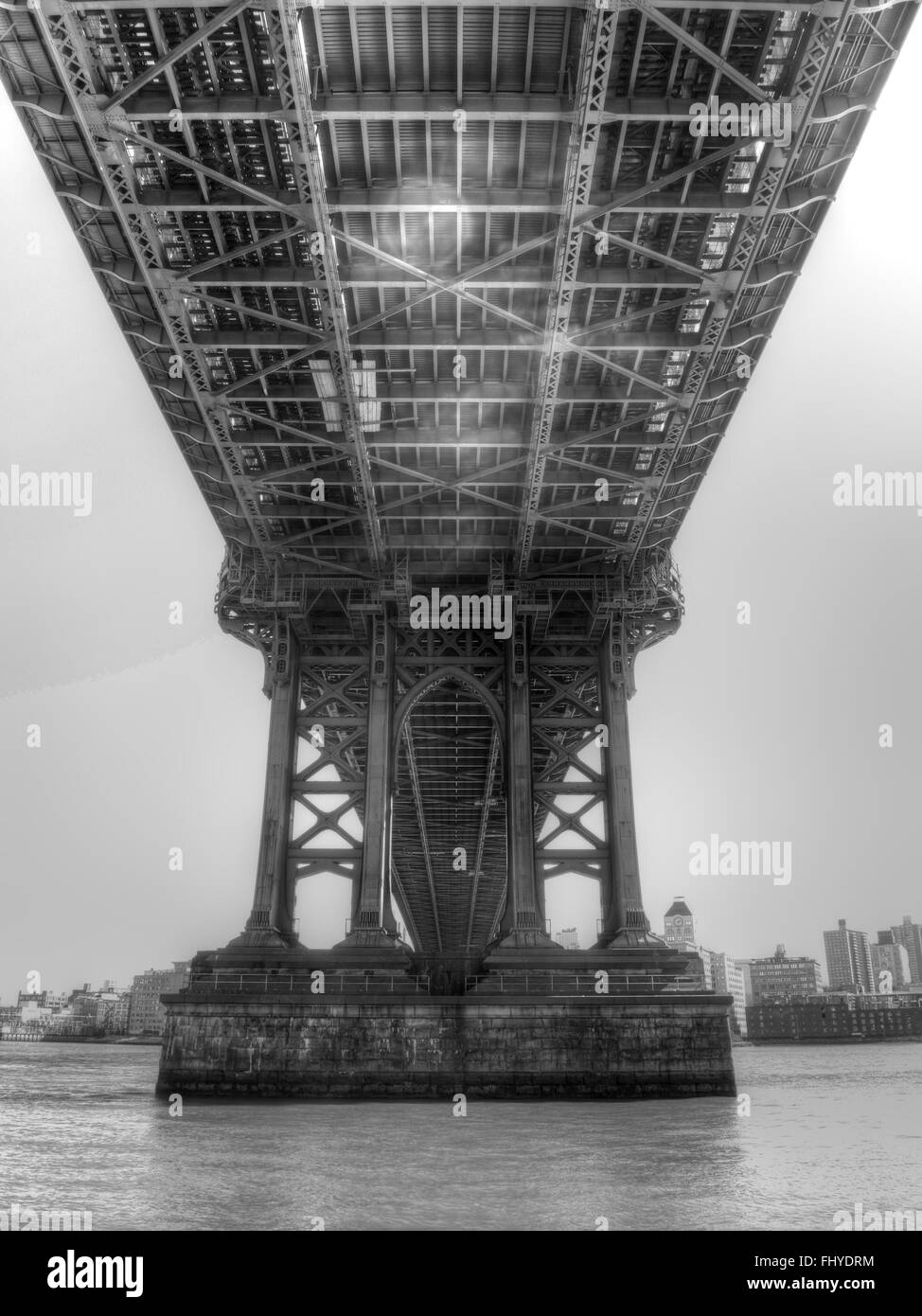 New york bridge from below hi-res stock photography and images - Alamy