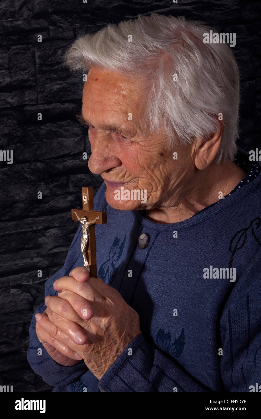 Grandmother praying. Old wrinkled beautiful woman praying with rosary ...
