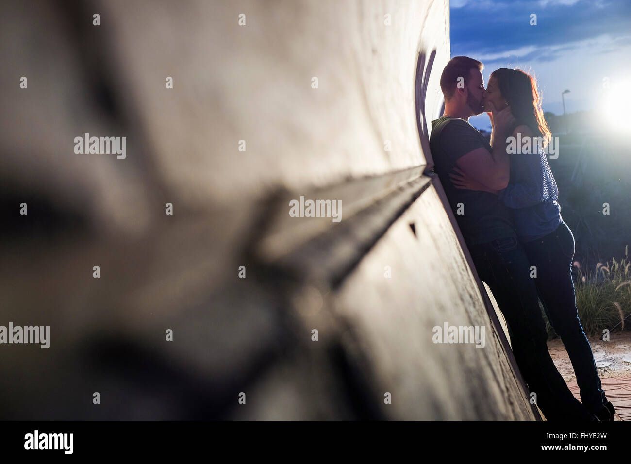 Couple in love kissing at a wall Stock Photo - Alamy