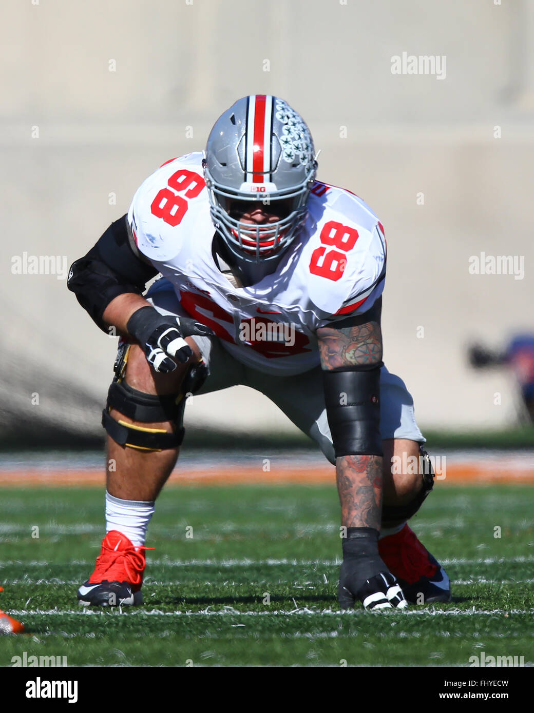 Ohio State Buckeyes offensive lineman Taylor Decker (68) in action ...