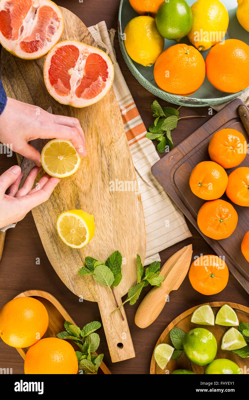 Variety of citrus fruit including lemons, lines, grapefruits and oranges Stock Photo - Alamy