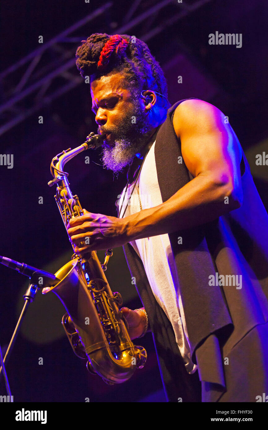 CASEY BENJAMIN performs with the ROBERT GLASPER EXPERIMENT on the main ...