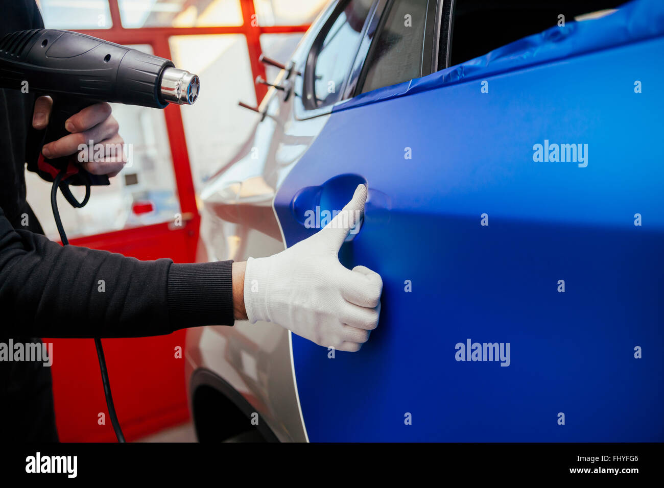 Man wrapping car with vinyl foil Stock Photo - Alamy