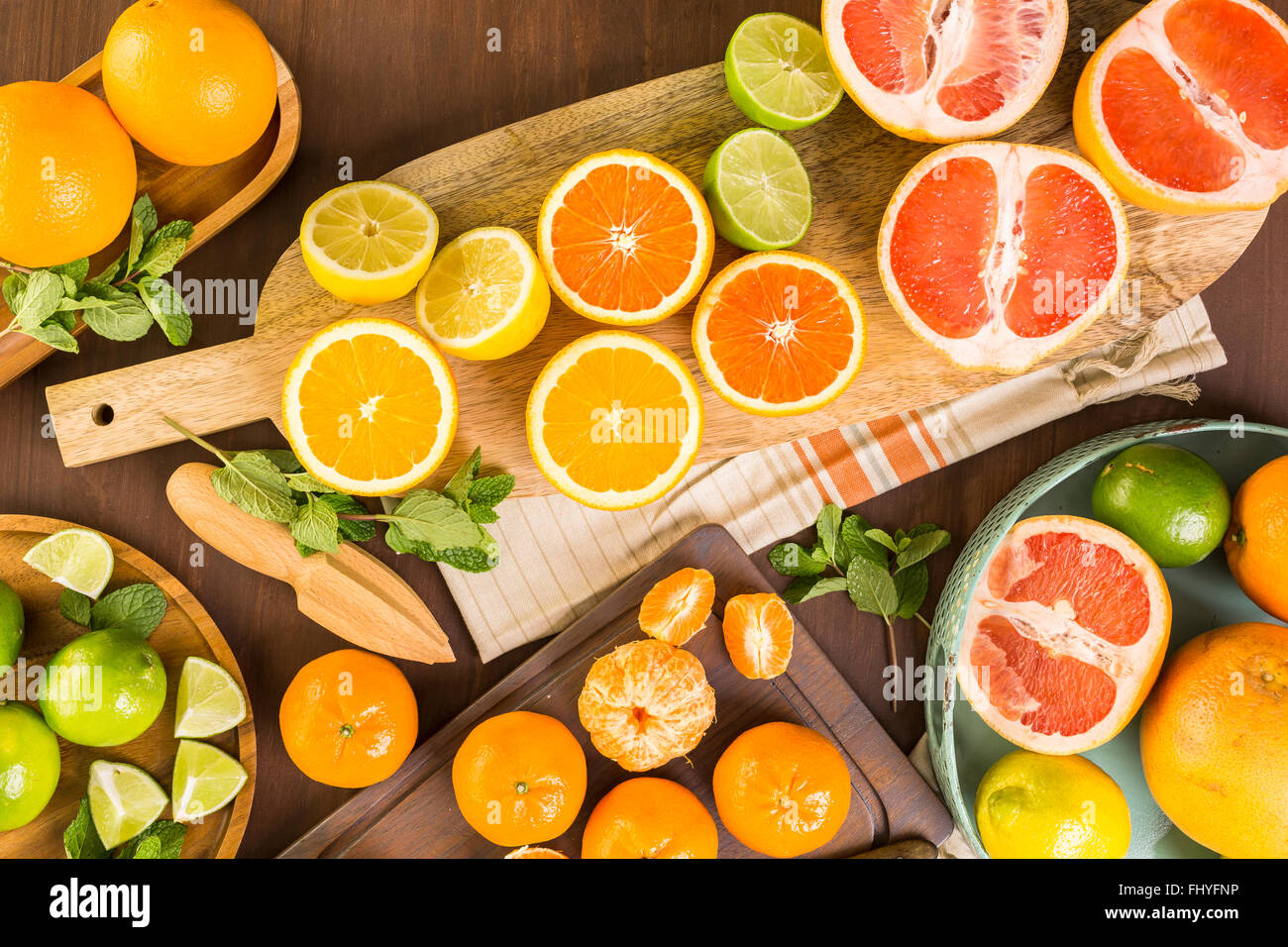 Variety of citrus fruit including lemons, lines, grapefruits and oranges Stock Photo - Alamy