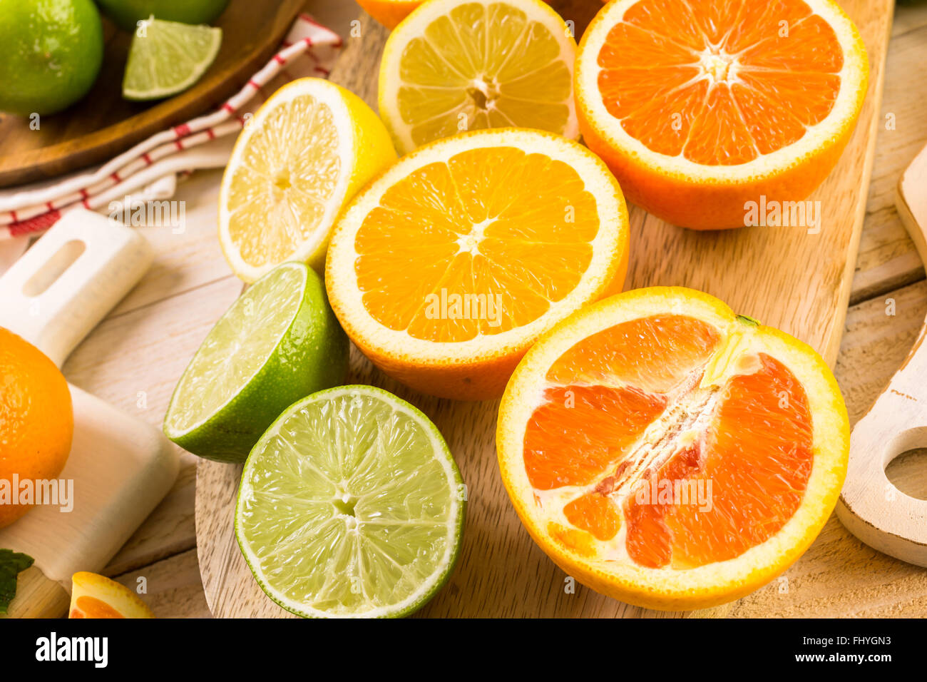 Variety of citrus fruit including lemons, lines, grapefruits and oranges Stock Photo - Alamy