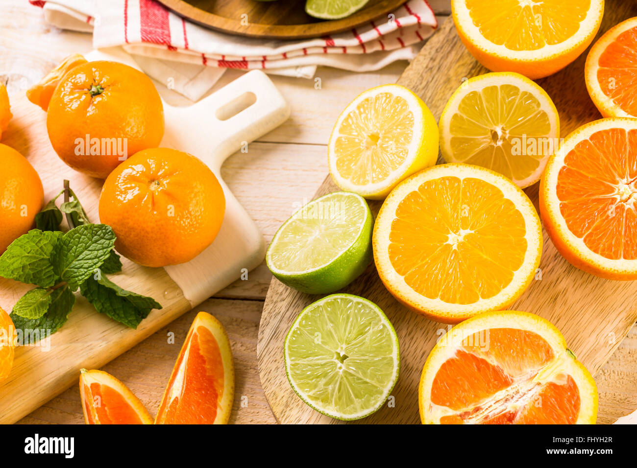 Variety of citrus fruit including lemons, lines, grapefruits and oranges Stock Photo - Alamy