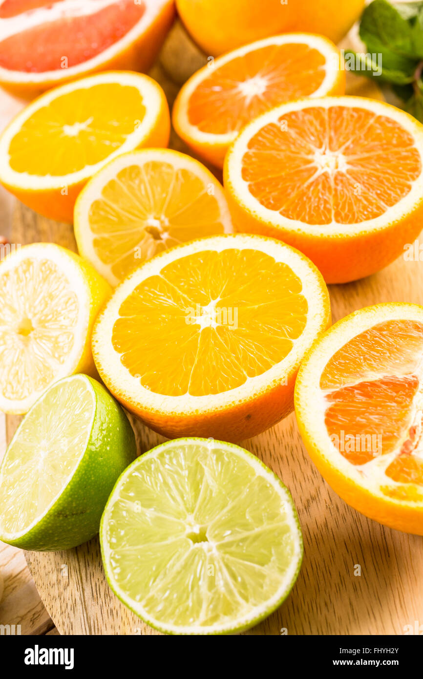 Variety of citrus fruit including lemons, lines, grapefruits and oranges Stock Photo - Alamy