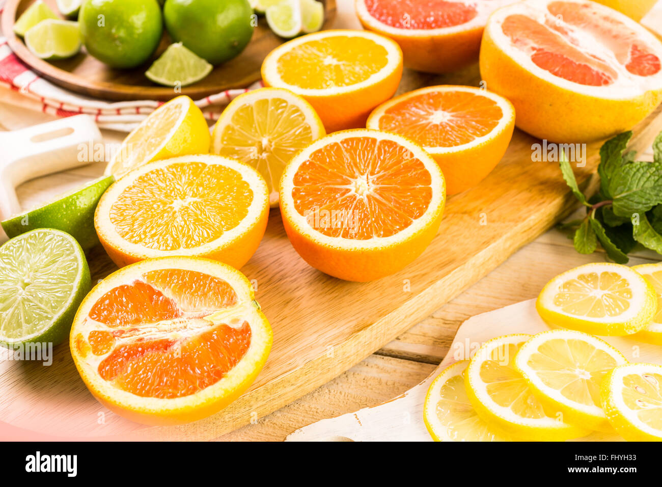 Variety of citrus fruit including lemons, lines, grapefruits and oranges Stock Photo - Alamy