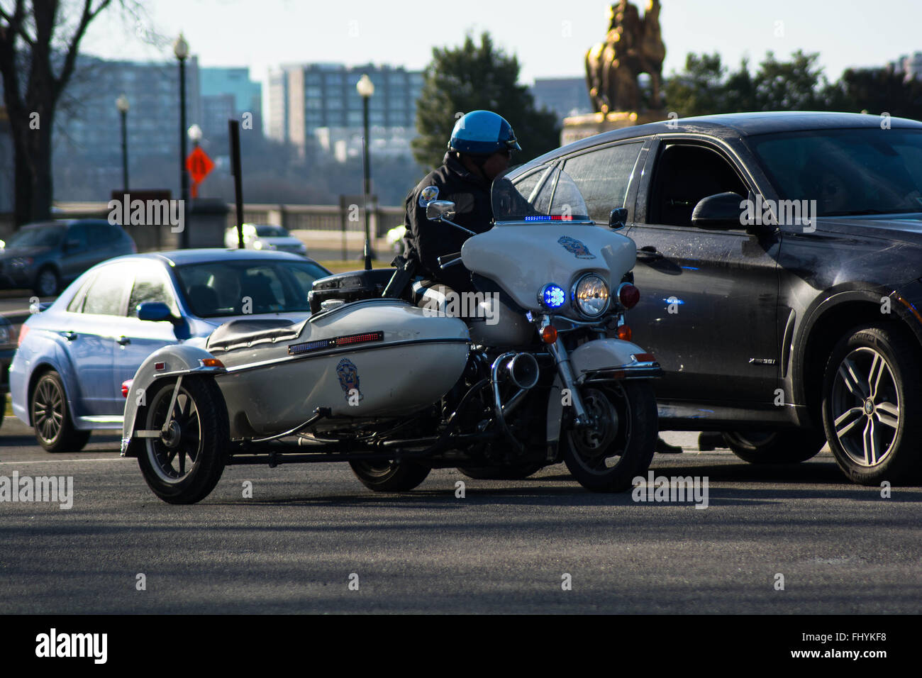 Police officer in Washington DC Stock Photo - Alamy