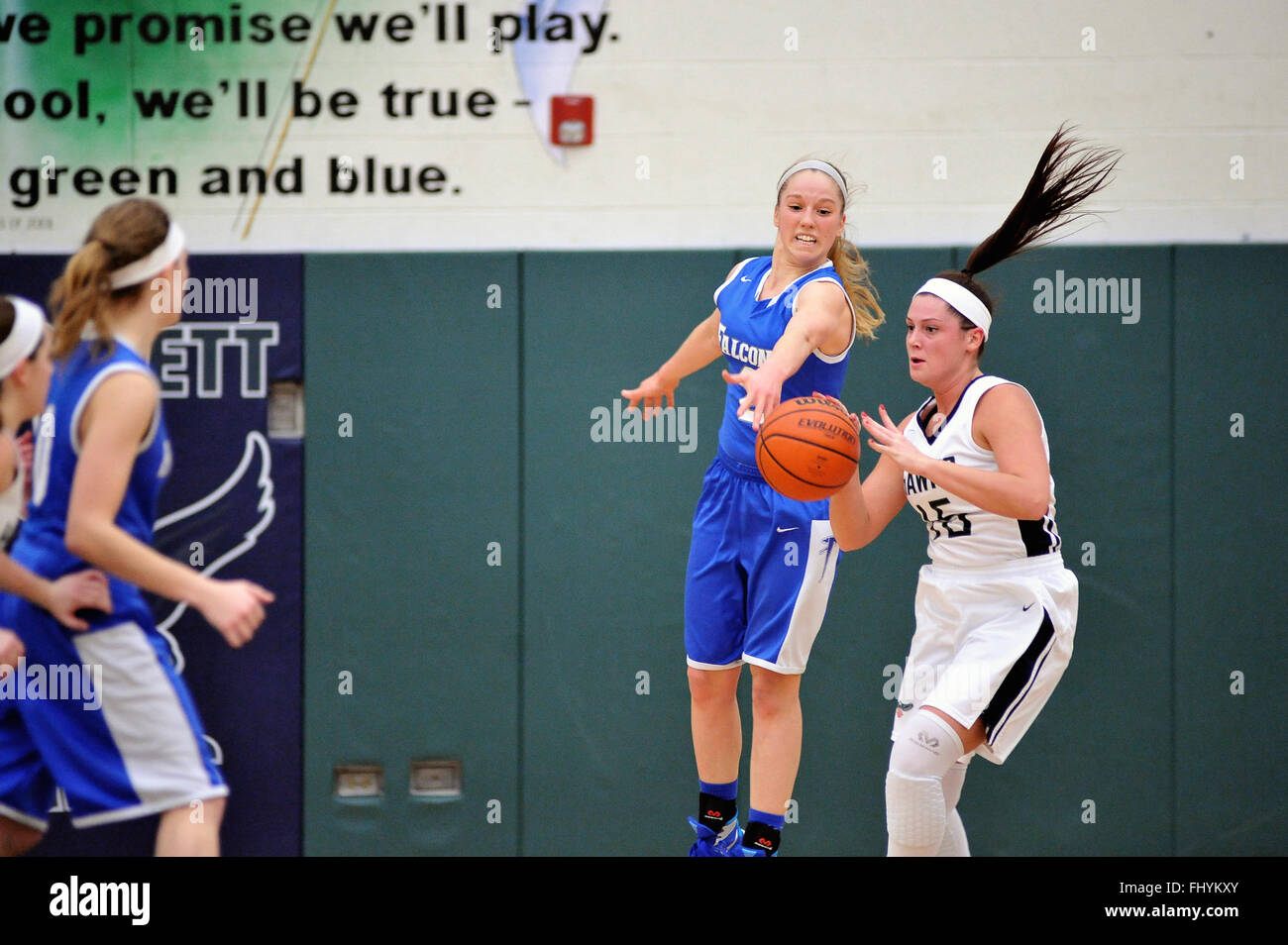 Defensive rebounding hi-res stock photography and images - Alamy