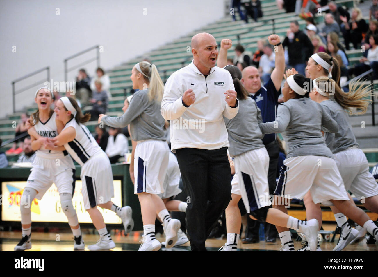 Victory celebration basketball hi-res stock photography and images - Alamy