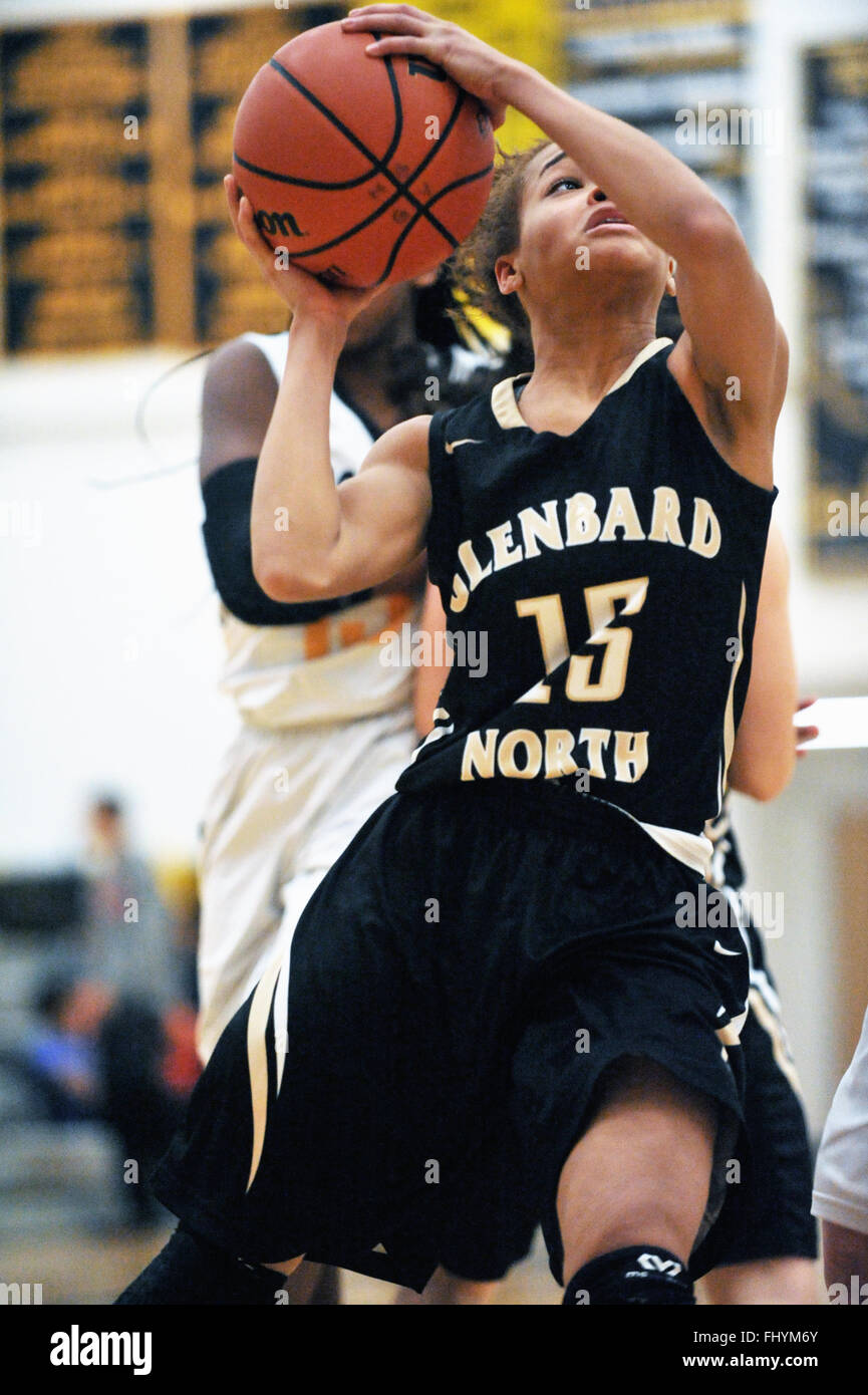 High school player attempting hi-res stock photography and images - Alamy