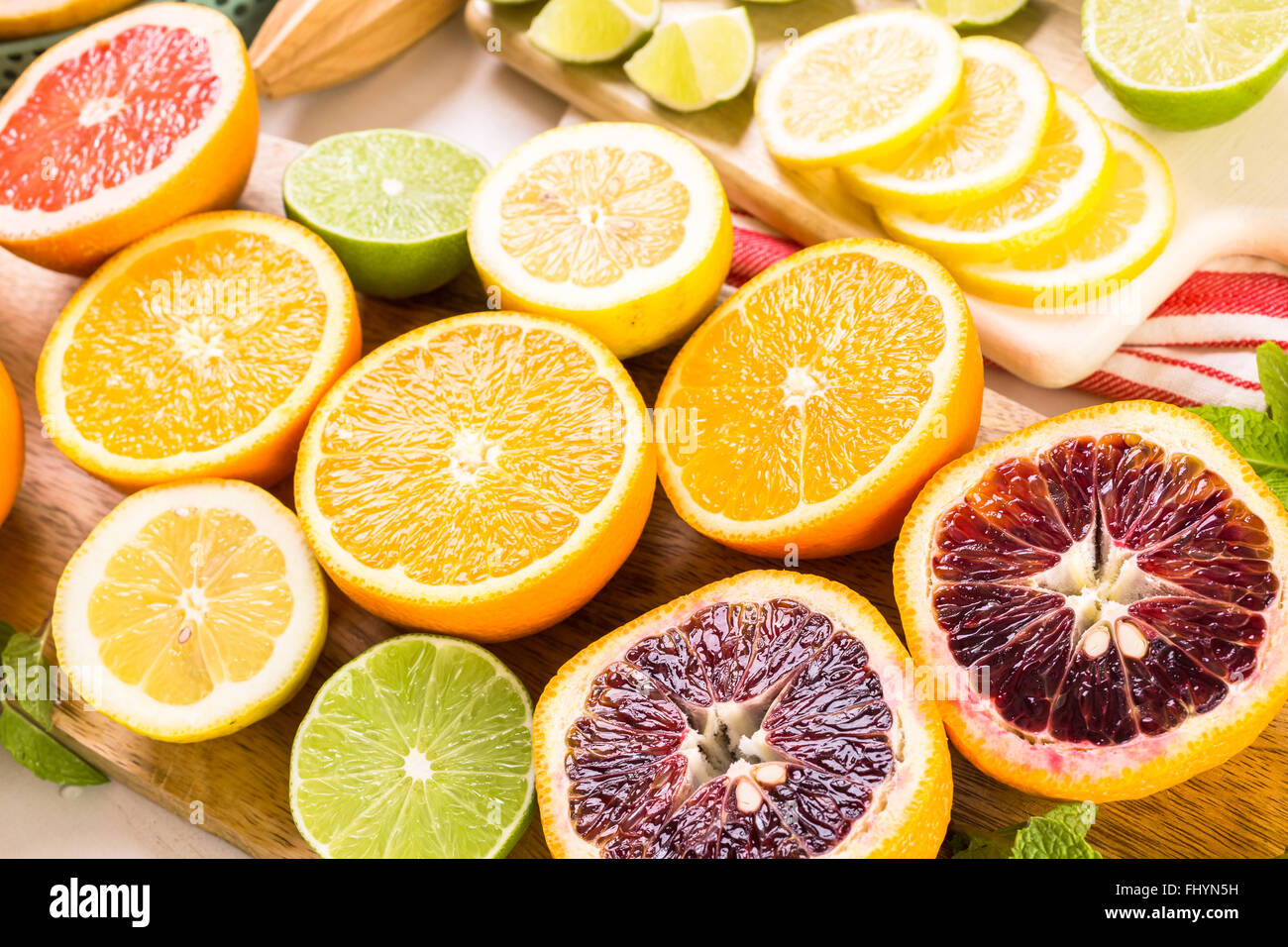 Variety of citrus fruit including lemons, lines, grapefruits and oranges Stock Photo - Alamy