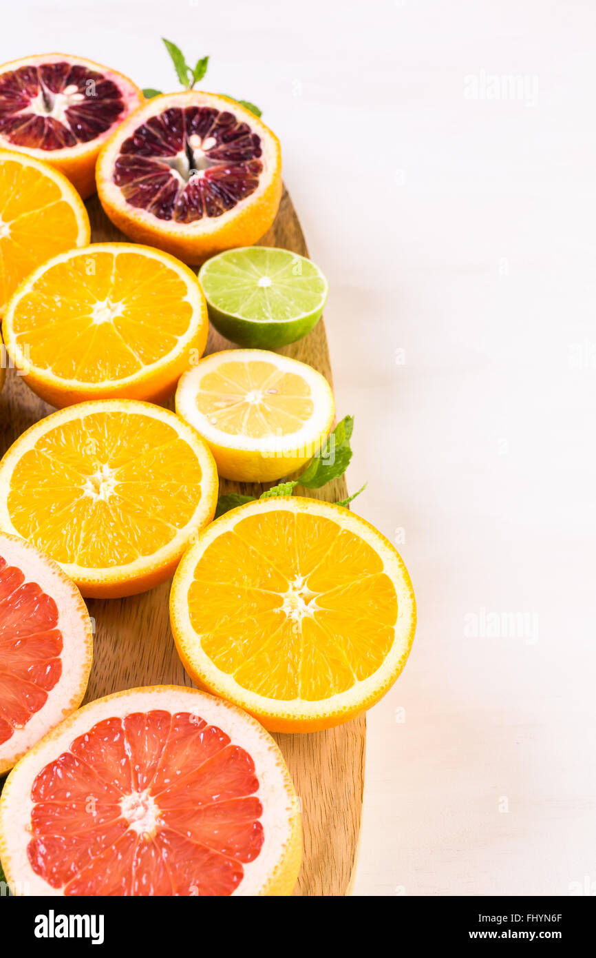 Variety of citrus fruit including lemons, lines, grapefruits and oranges Stock Photo - Alamy