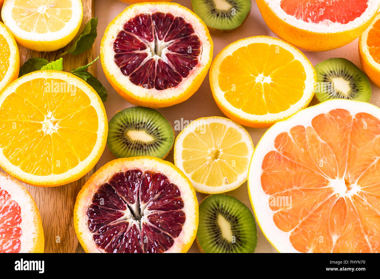 Variety of citrus fruit including lemons, lines, grapefruits and oranges Stock Photo - Alamy