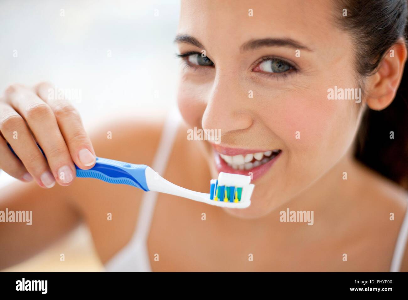Woman brushing teeth toothpaste hi-res stock photography and images - Alamy