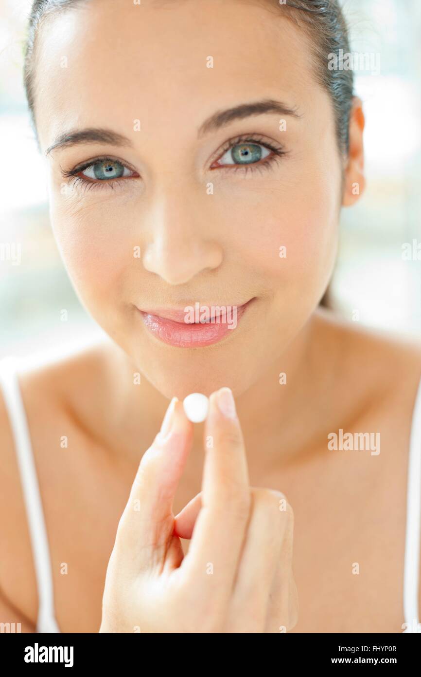 Woman holding a tablet hi-res stock photography and images - Alamy