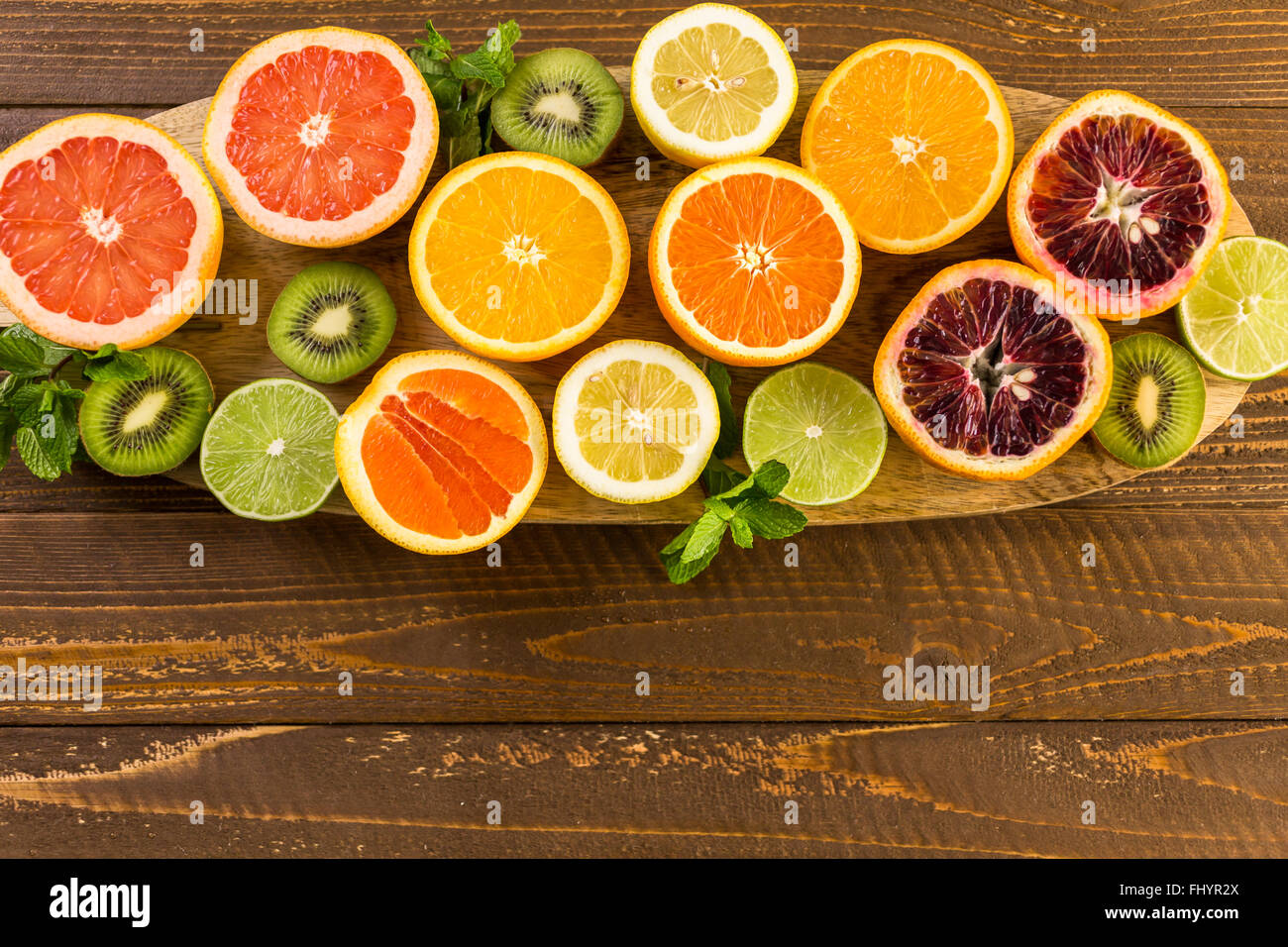 Variety of citrus fruit including lemons, lines, grapefruits and oranges Stock Photo - Alamy