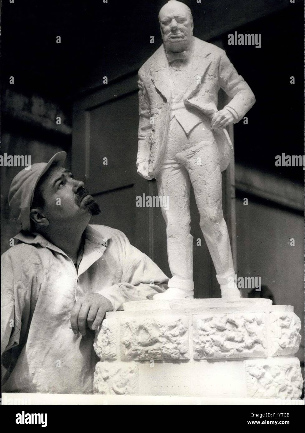1954 - New Statue Of Sir Winston Churchill: Sculptor David McFall was ...