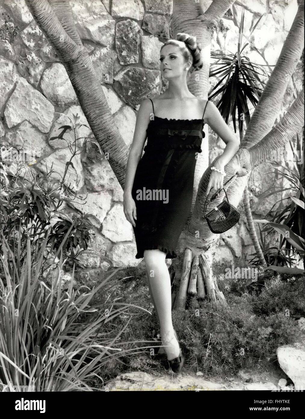 Pure new wool label hi-res stock photography and images - Alamy