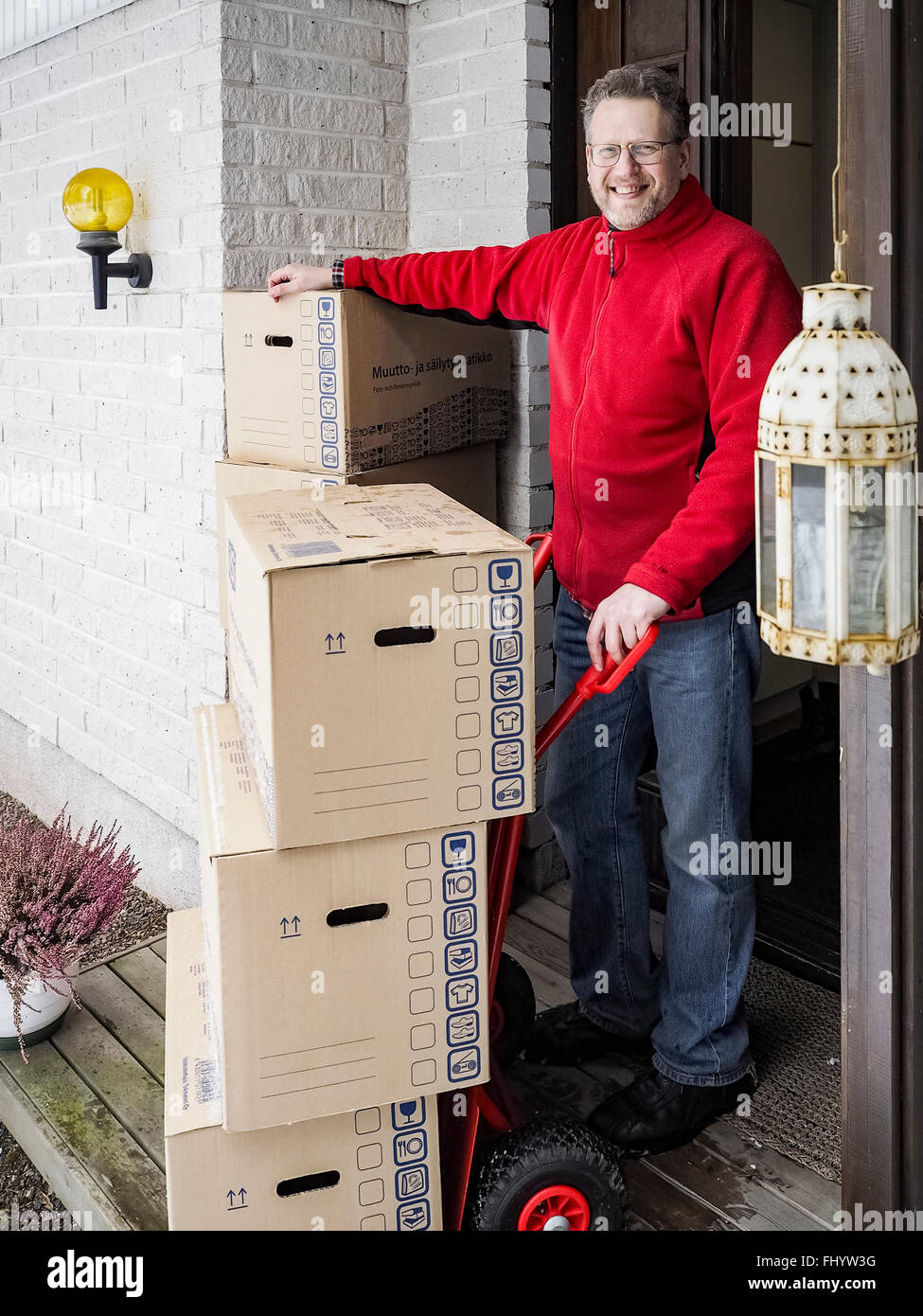 Box house mover hi-res stock photography and images - Alamy