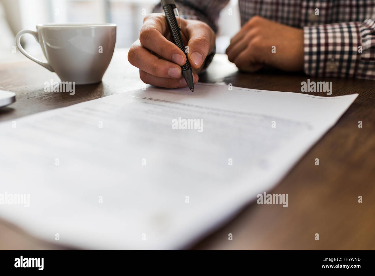 Signing table hi-res stock photography and images - Alamy