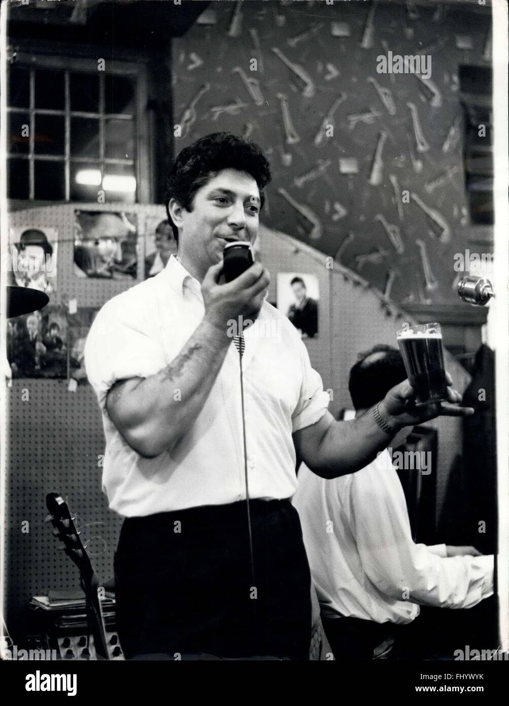 1970 - Compere singer Geoff Elliott with a beer drink and a song ...