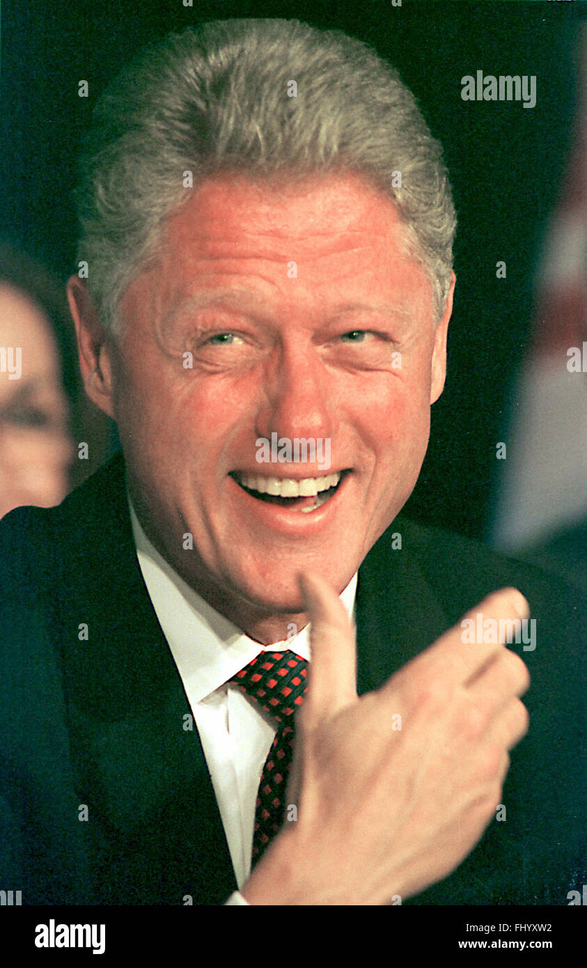 Us president bill clinton laughs hi-res stock photography and images ...