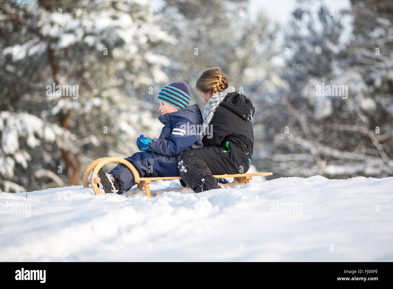 Tobogganing family with two children hi-res stock photography and ...