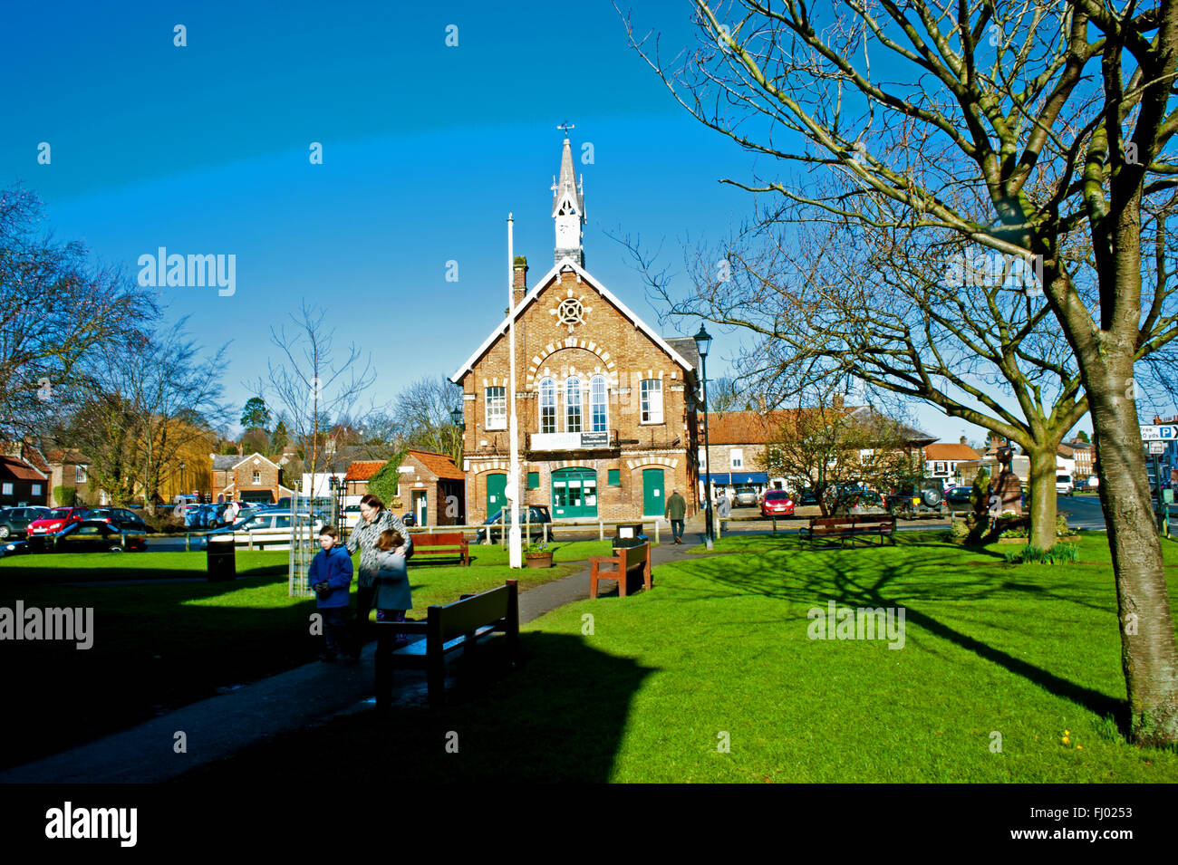 Town Hall and Market Square, Easingwold, Yorkshire Stock Photo - Alamy