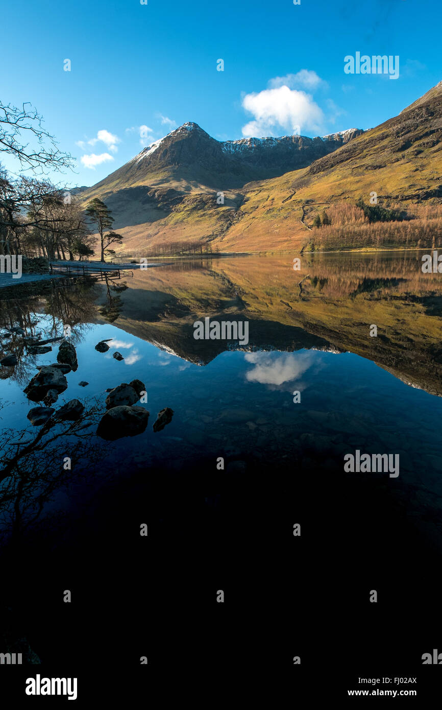 Buttermere on a crisp winter morning in the English Lake District Stock ...