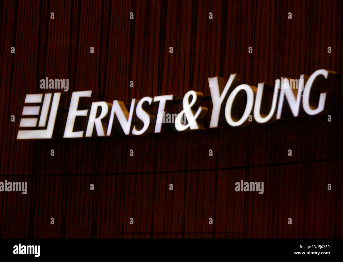 Ernst and young logo hi-res stock photography and images - Alamy