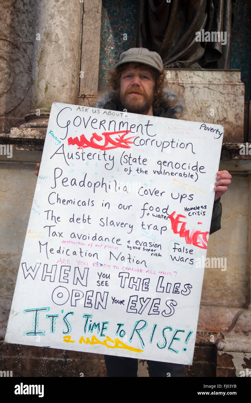 Manchester homeless sign hi-res stock photography and images - Alamy