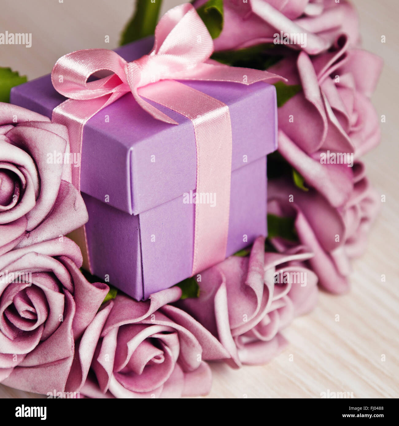 violet roses and gift box Stock Photo - Alamy
