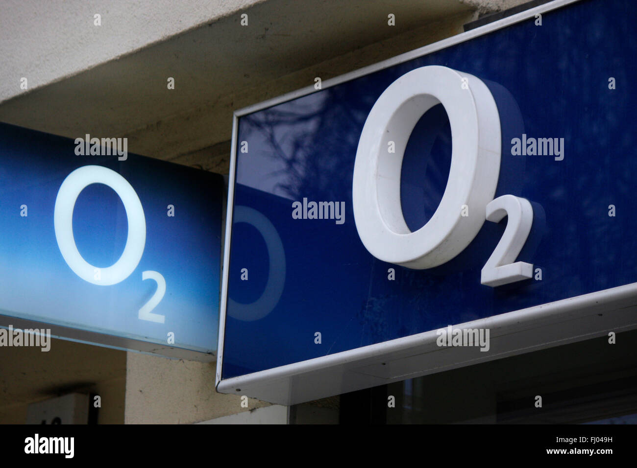 Markenname: "O 2", Berlin Stock Photo - Alamy