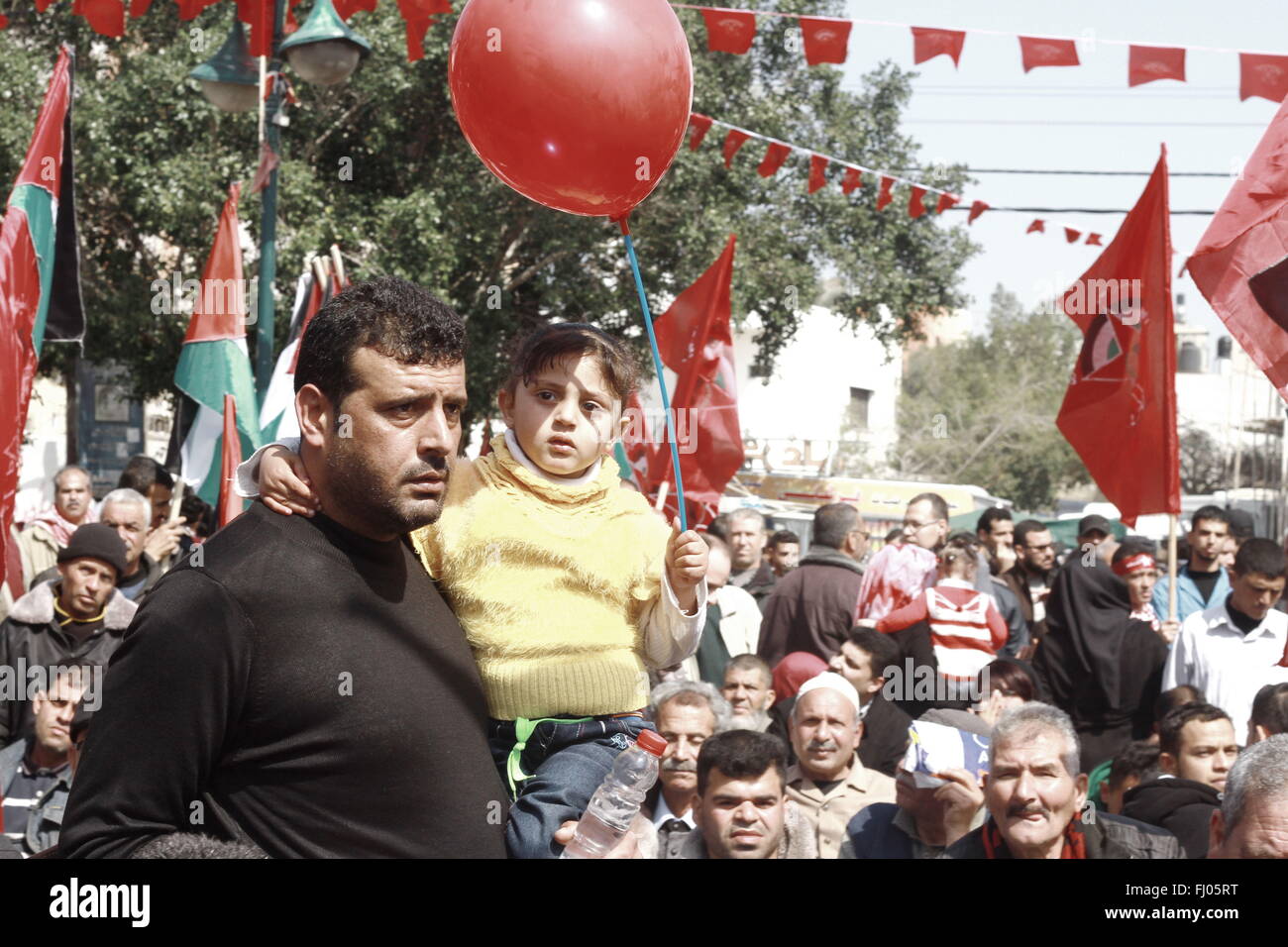 Gaza City, The Gaza Strip, Palestine. 27th Feb, 2016. Palestinians ...