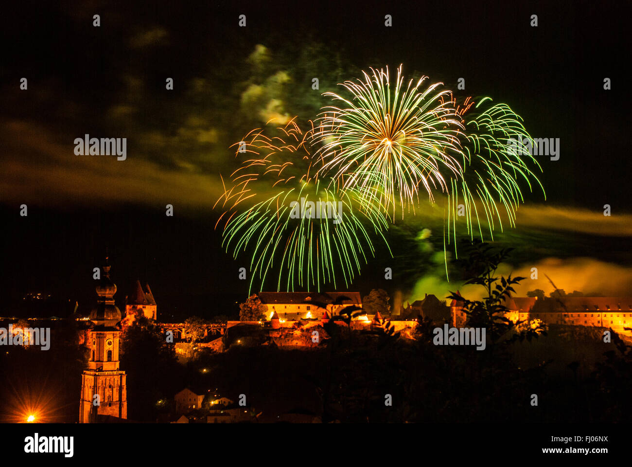 Burghausen castle bavaria night hi-res stock photography and images - Alamy