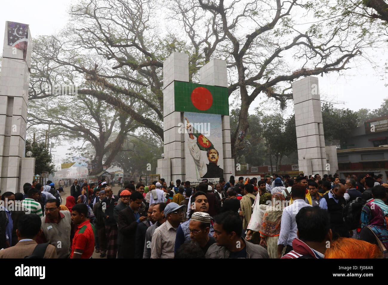 India bangladesh border crossing hi-res stock photography and images ...