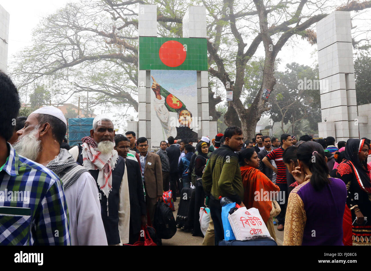 People wait for immigration check border crossings on the no man's land ...