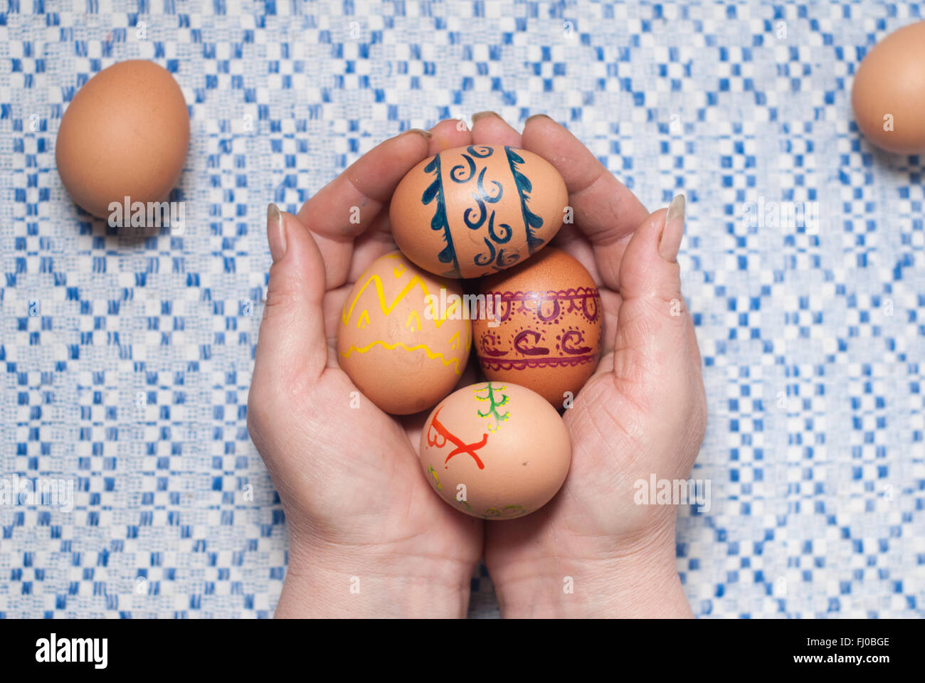Hand holding modern easter hi-res stock photography and images - Alamy
