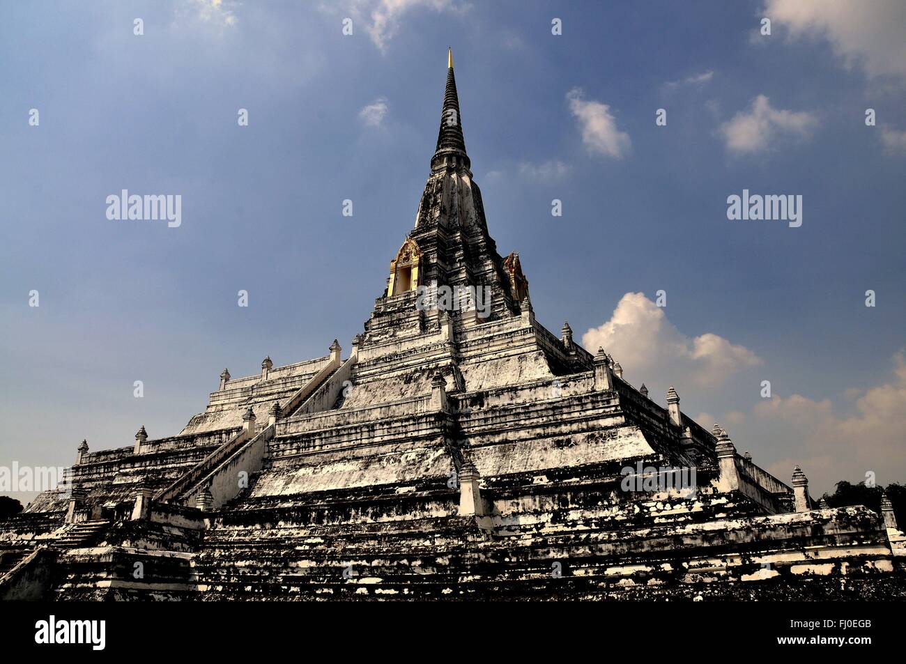 Four sided pyramid hi-res stock photography and images - Alamy